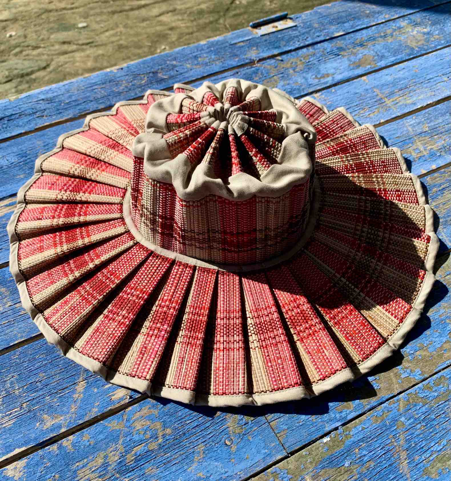 Capri hat with a check pattern - Katsika